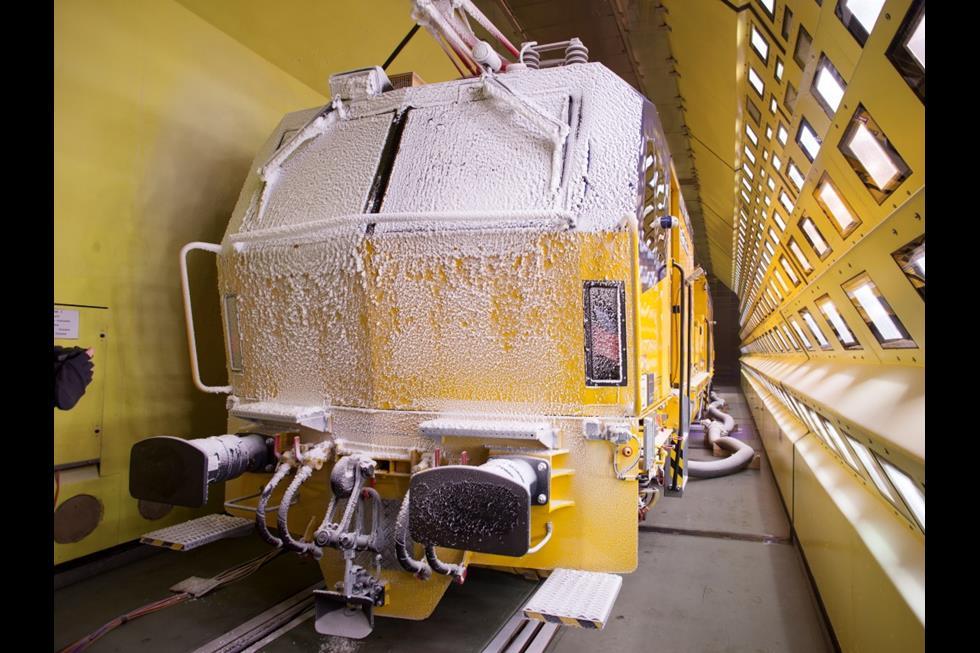 Hybrid OLE maintenance machine completes endurance testing | News ...